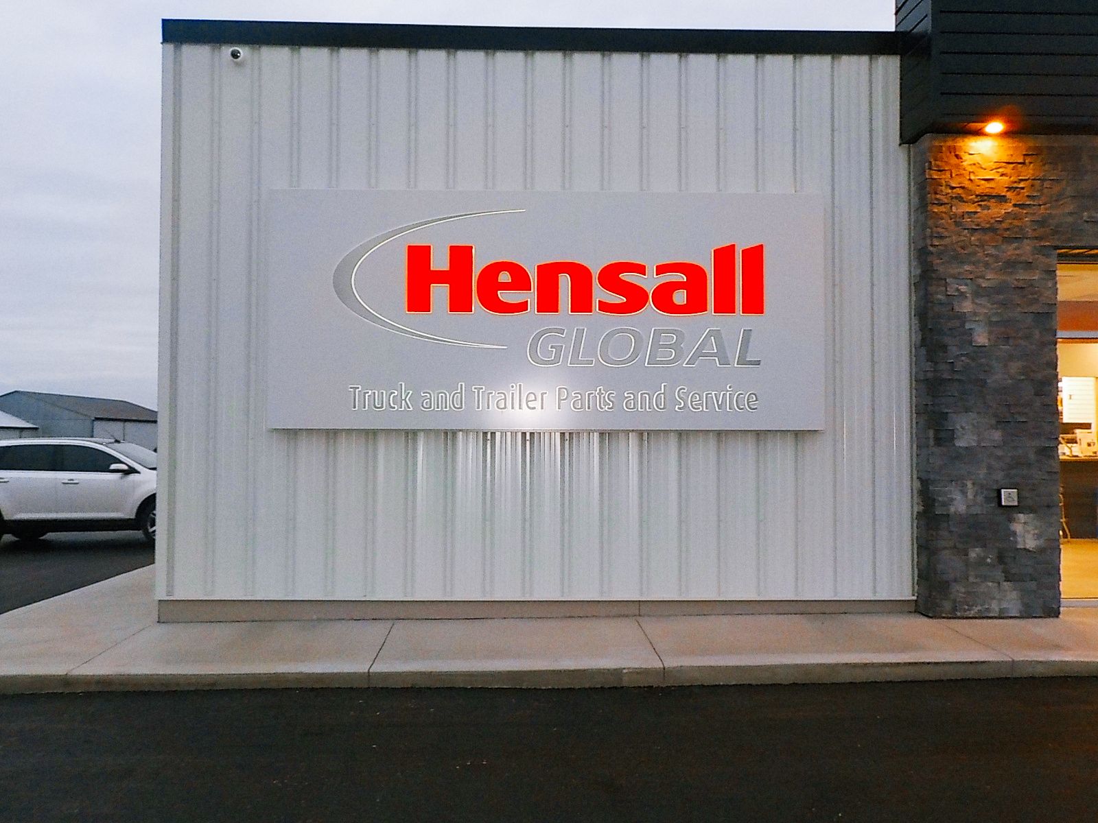 Retail Store Signs and Plaza Pylons - Consolidated Sign & Lighting ...