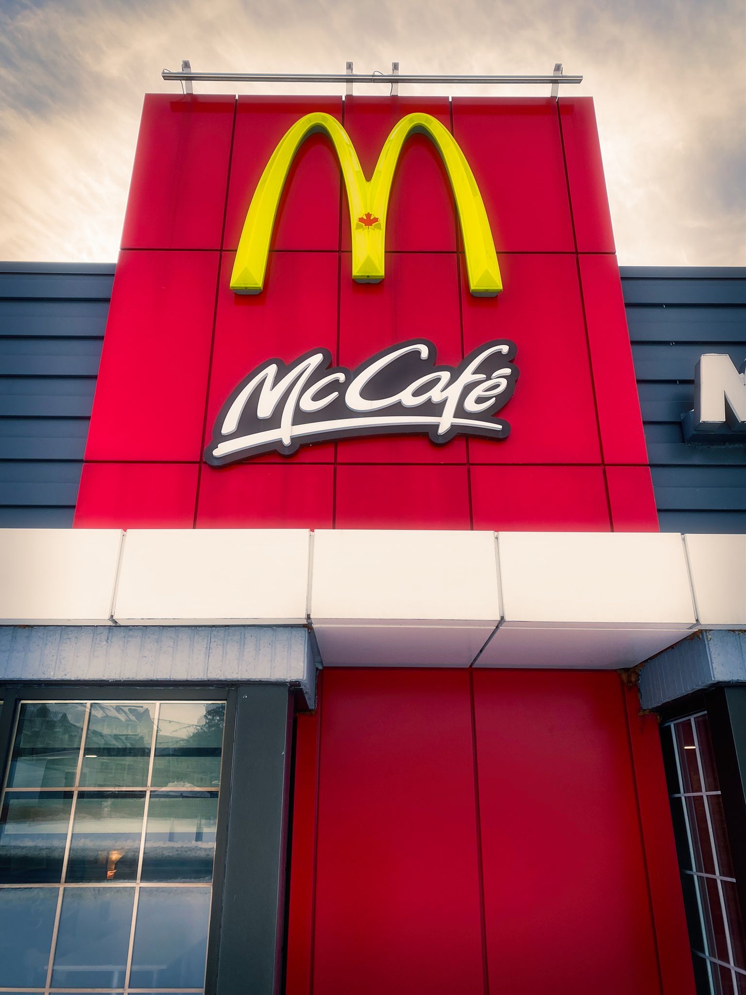 Retail Store Signs and Plaza Pylons - Consolidated Sign & Lighting ...